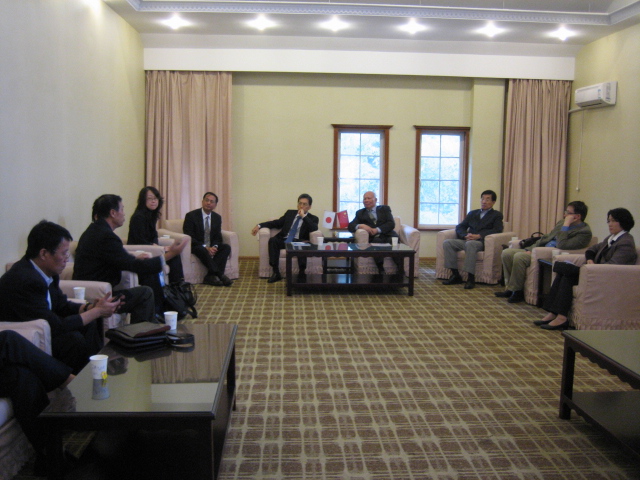 日本国驻上海总领事小原雅博一行来访-复旦大学日本研究中心